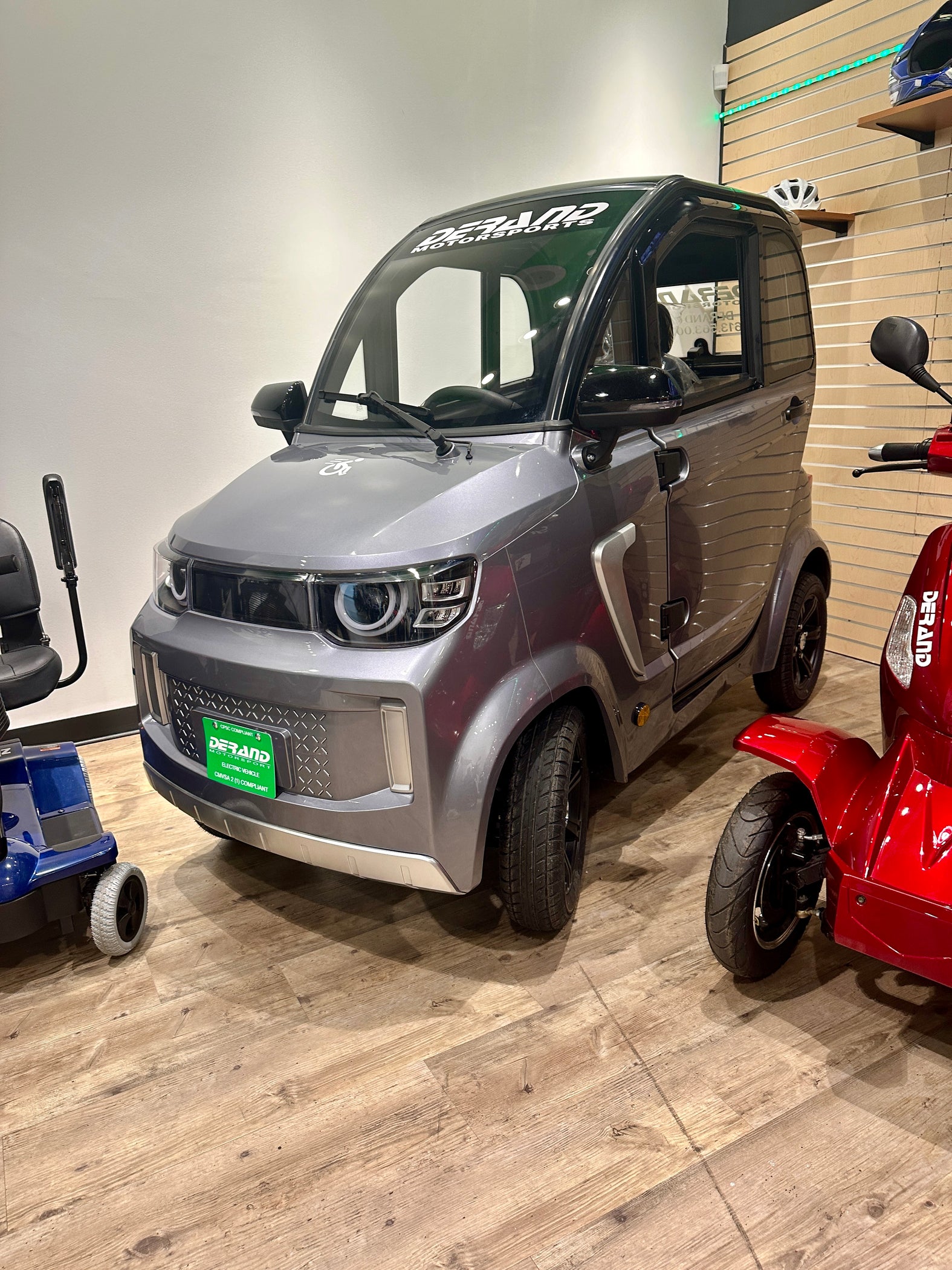 ET4 Spark Fully Enclosed Mobility Scooter - Derand Motorsports